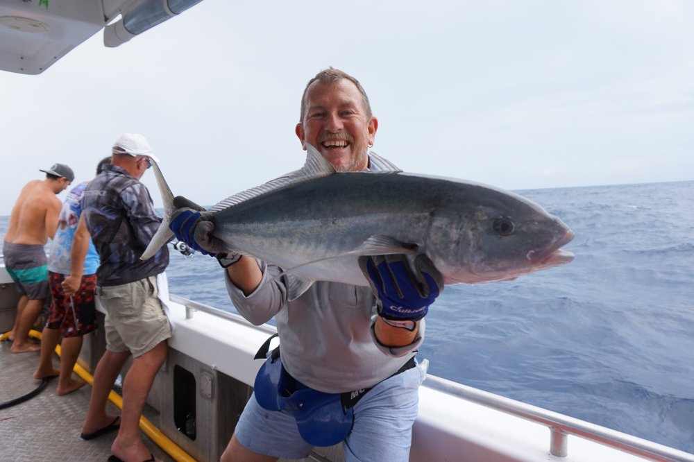 TREVALLY(BLUDGER) 90 cms - Lure Fishing Records - DECKEE Community